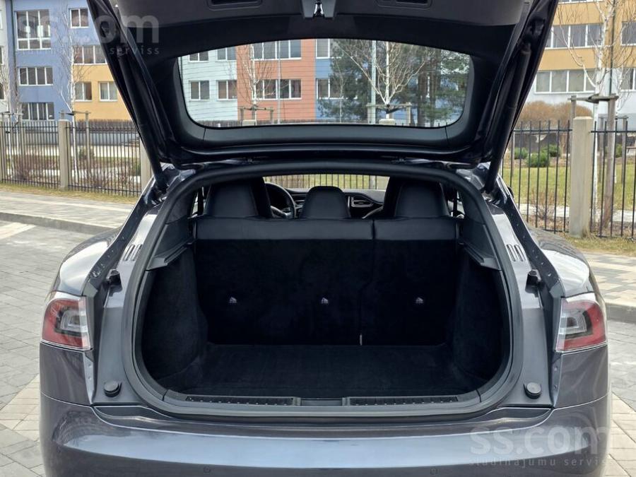 Pelēks Tesla Model S 2015 Jelgava, ar dzinēja tilpumu 0.00 L un nobraukumu 208 tūkst. km par 14500 €, foto 19 vietnē AUTOMOTO.COM.LV