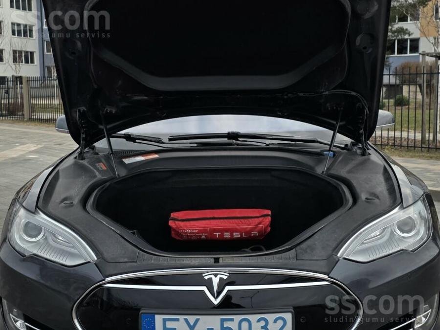 Pelēks Tesla Model S 2015 Jelgava, ar dzinēja tilpumu 0.00 L un nobraukumu 208 tūkst. km par 14500 €, foto 20 vietnē AUTOMOTO.COM.LV