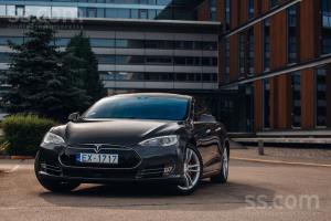 Pelēks Tesla Model S 2015 Rīga, ar dzinēja tilpumu 0.00 L un nobraukumu 86 tūkst. km par 18000 €, foto  vietnē AUTOMOTO.COM.LV