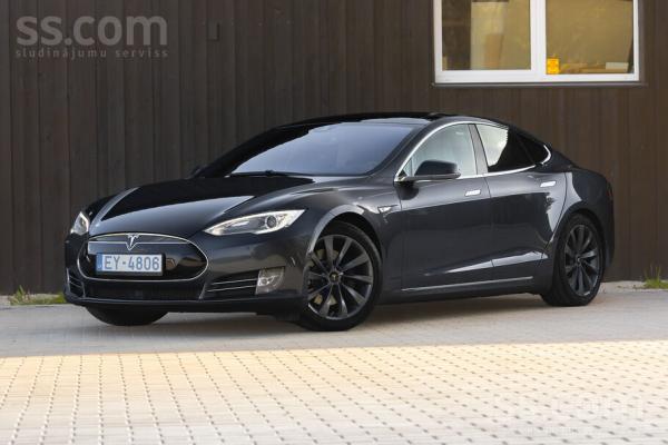 Grey Tesla Model S 2015 in Jelgava, with an engine capacity of 0.00 L and mileage of 180 thousand km for 14750 €, photo 1 on AUTOMOTO.COM.LV