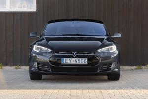 Grey Tesla Model S 2015 in Jelgava, with an engine capacity of 0.00 L and mileage of 180 thousand km for 14750 €, photo 4 on AUTOMOTO.COM.LV