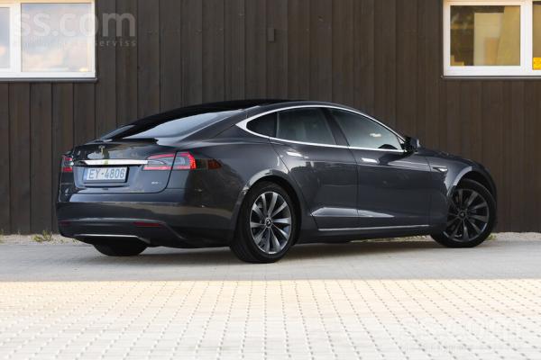 Grey Tesla Model S 2015 in Jelgava, with an engine capacity of 0.00 L and mileage of 180 thousand km for 14750 €, photo 5 on AUTOMOTO.COM.LV