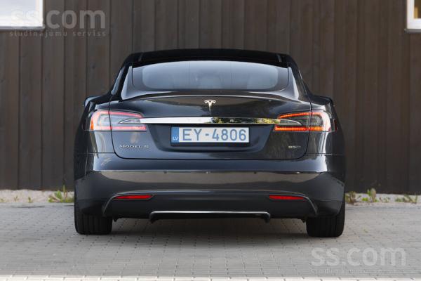 Grey Tesla Model S 2015 in Jelgava, with an engine capacity of 0.00 L and mileage of 180 thousand km for 14750 €, photo 6 on AUTOMOTO.COM.LV