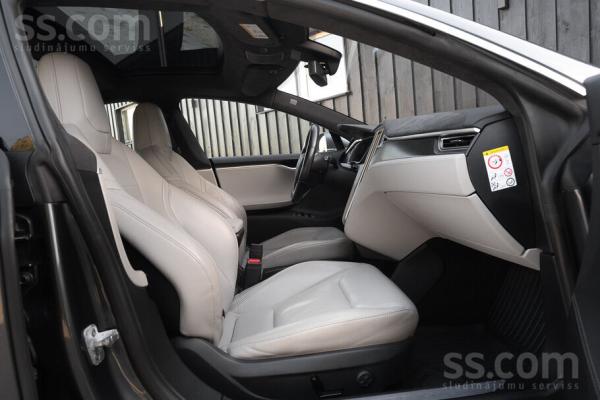 Grey Tesla Model S 2015 in Jelgava, with an engine capacity of 0.00 L and mileage of 180 thousand km for 14750 €, photo 8 on AUTOMOTO.COM.LV
