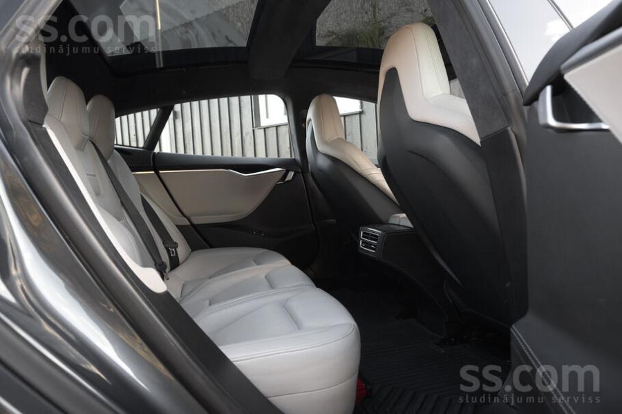 Grey Tesla Model S 2015 in Jelgava, with an engine capacity of 0.00 L and mileage of 180 thousand km for 14750 €, photo 12 on AUTOMOTO.COM.LV