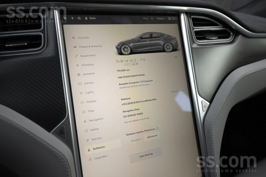 Grey Tesla Model S 2015 in Jelgava, with an engine capacity of 0.00 L and mileage of 180 thousand km for 14750 €, photo 17 on AUTOMOTO.COM.LV