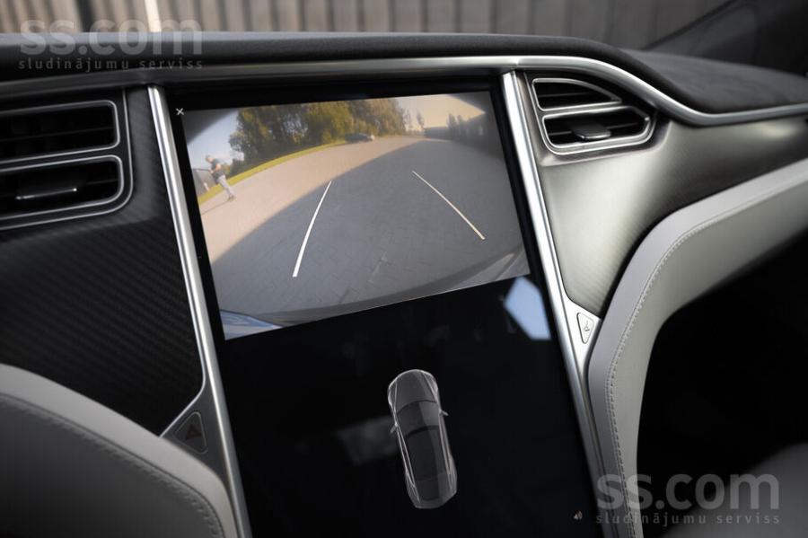 Grey Tesla Model S 2015 in Jelgava, with an engine capacity of 0.00 L and mileage of 180 thousand km for 14750 €, photo 19 on AUTOMOTO.COM.LV
