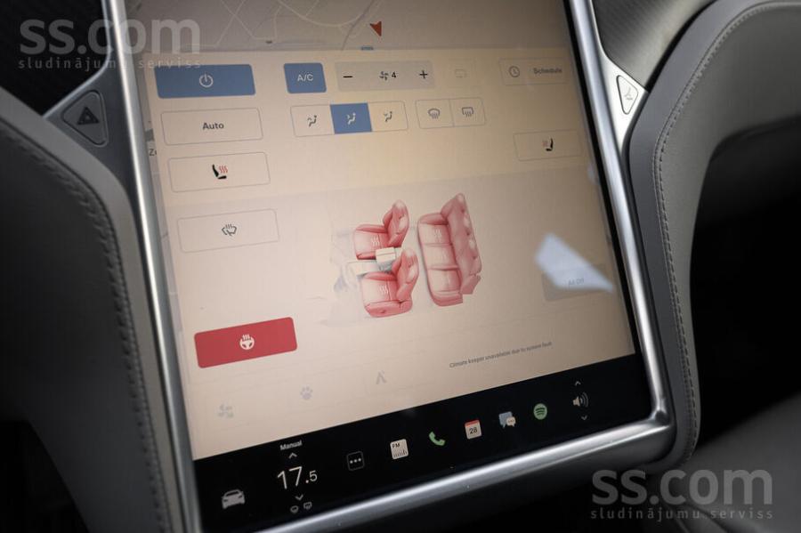 Grey Tesla Model S 2015 in Jelgava, with an engine capacity of 0.00 L and mileage of 180 thousand km for 14750 €, photo 21 on AUTOMOTO.COM.LV