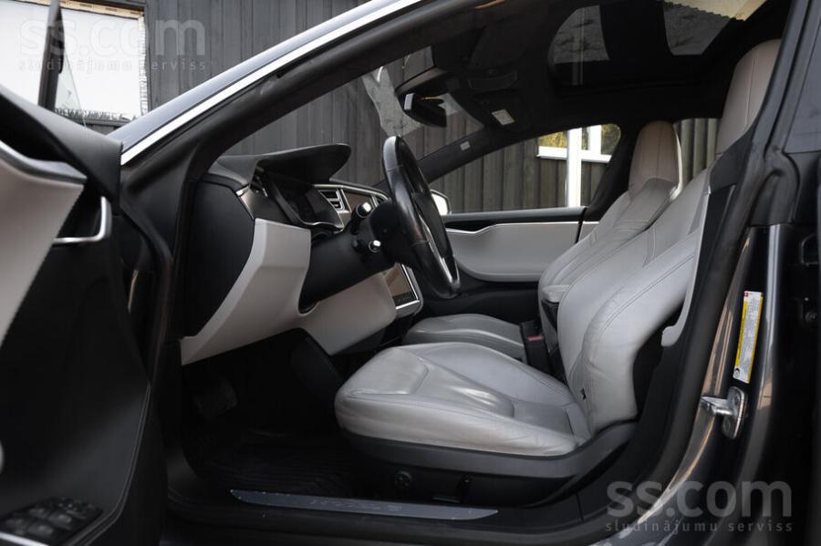 Grey Tesla Model S 2015 in Jelgava, with an engine capacity of 0.00 L and mileage of 180 thousand km for 14750 €, photo 22 on AUTOMOTO.COM.LV
