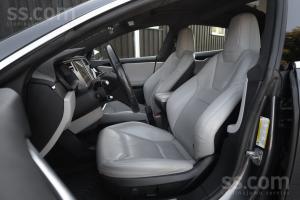 Grey Tesla Model S 2015 in Jelgava, with an engine capacity of 0.00 L and mileage of 180 thousand km for 14750 €, photo 23 on AUTOMOTO.COM.LV