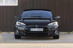 Pelēks Tesla Model S 2015 Jelgava, ar dzinēja tilpumu 0.00 L un nobraukumu 180 tūkst. km par 14750 €, foto 4 vietnē AUTOMOTO.COM.LV