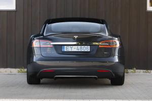 Pelēks Tesla Model S 2015 Jelgava, ar dzinēja tilpumu 0.00 L un nobraukumu 180 tūkst. km par 14750 €, foto 7 vietnē AUTOMOTO.COM.LV