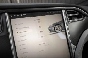 Pelēks Tesla Model S 2015 Jelgava, ar dzinēja tilpumu 0.00 L un nobraukumu 180 tūkst. km par 14750 €, foto 18 vietnē AUTOMOTO.COM.LV