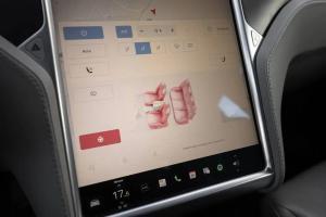 Pelēks Tesla Model S 2015 Jelgava, ar dzinēja tilpumu 0.00 L un nobraukumu 180 tūkst. km par 14750 €, foto 21 vietnē AUTOMOTO.COM.LV