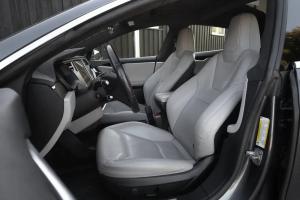 Pelēks Tesla Model S 2015 Jelgava, ar dzinēja tilpumu 0.00 L un nobraukumu 180 tūkst. km par 14750 €, foto 23 vietnē AUTOMOTO.COM.LV