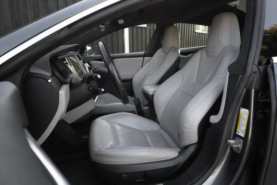 Pelēks Tesla Model S 2015 Jelgava, ar dzinēja tilpumu 0.00 L un nobraukumu 180 tūkst. km par 14750 €, foto 23 vietnē AUTOMOTO.COM.LV