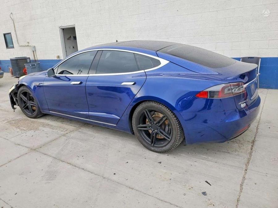 Grey Tesla Model S 2015 in Taurage, with an engine capacity of 0.00 L and mileage of 184 thousand km for 12250 €, photo 3 on AUTOMOTO.COM.LV