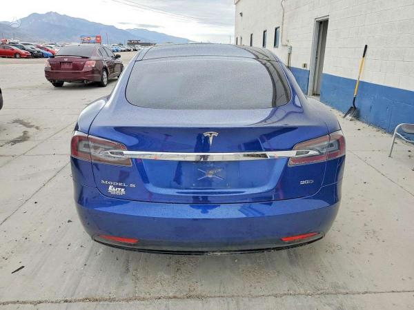 Pelēks Tesla Model S 2015 Tauragė, ar dzinēja tilpumu 0.00 L un nobraukumu 184 tūkst. km par 12250 €, foto 4 vietnē AUTOMOTO.COM.LV