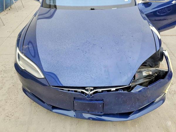 Pelēks Tesla Model S 2015 Tauragė, ar dzinēja tilpumu 0.00 L un nobraukumu 184 tūkst. km par 12250 €, foto 5 vietnē AUTOMOTO.COM.LV