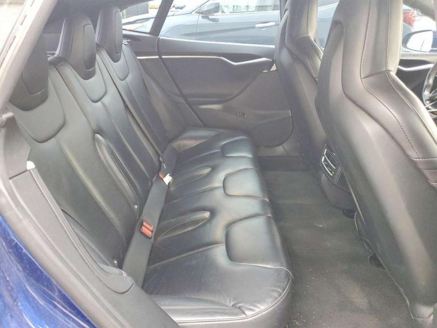 Grey Tesla Model S 2015 in Taurage, with an engine capacity of 0.00 L and mileage of 184 thousand km for 12250 €, photo 9 on AUTOMOTO.COM.LV
