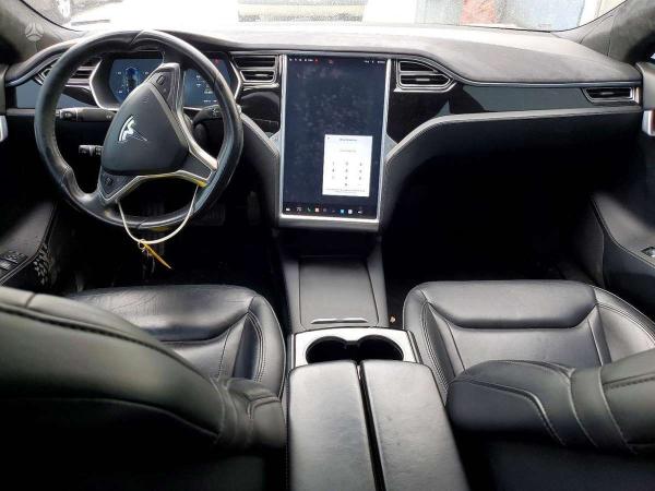 Pelēks Tesla Model S 2015 Tauragė, ar dzinēja tilpumu 0.00 L un nobraukumu 184 tūkst. km par 12250 €, foto 9 vietnē AUTOMOTO.COM.LV