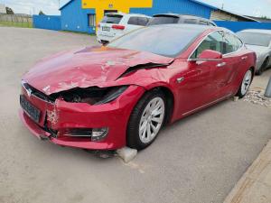 Grey Tesla Model S 2015 in Taurage, with an engine capacity of 0.00 L and mileage of 93 thousand km for 8950 €, photo 5 on AUTOMOTO.COM.LV