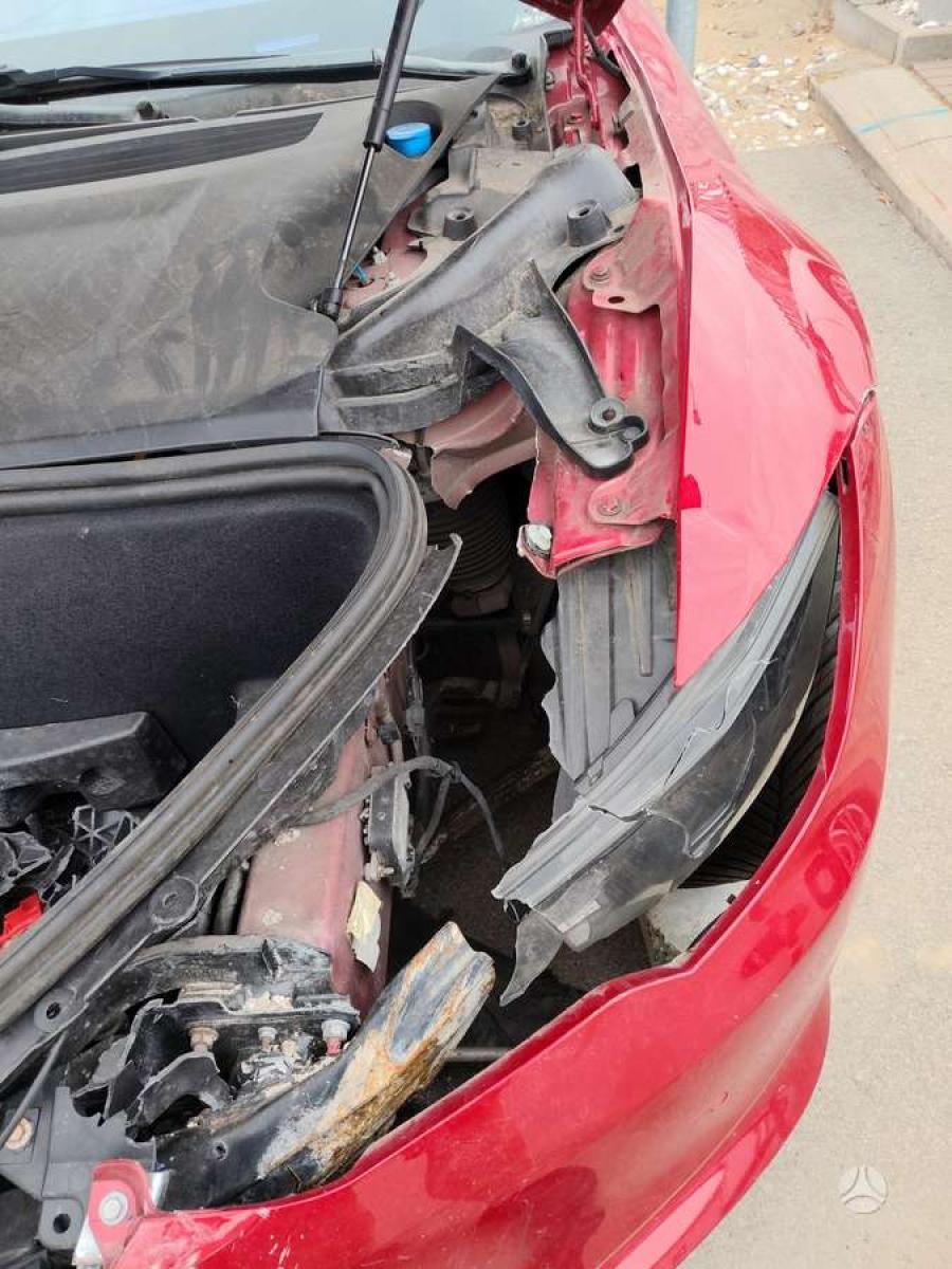 Grey Tesla Model S 2015 in Taurage, with an engine capacity of 0.00 L and mileage of 93 thousand km for 8950 €, photo 11 on AUTOMOTO.COM.LV