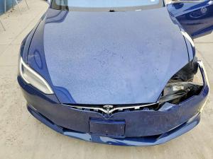 Grey Tesla Model S 2015 in Taurage, with an engine capacity of 0.00 L and mileage of 184 thousand km for 12250 €, photo 7 on AUTOMOTO.COM.LV