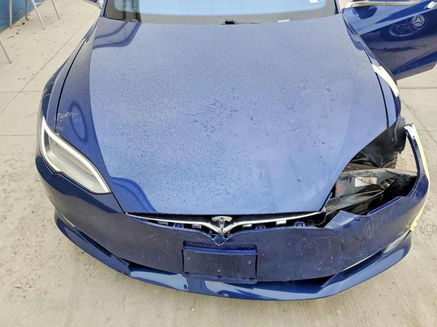 Grey Tesla Model S 2015 in Taurage, with an engine capacity of 0.00 L and mileage of 184 thousand km for 12250 €, photo 7 on AUTOMOTO.COM.LV