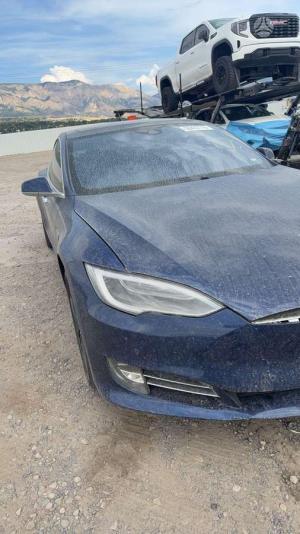 Grey Tesla Model S 2015 in Taurage, with an engine capacity of 0.00 L and mileage of 184 thousand km for 12250 €, photo 12 on AUTOMOTO.COM.LV