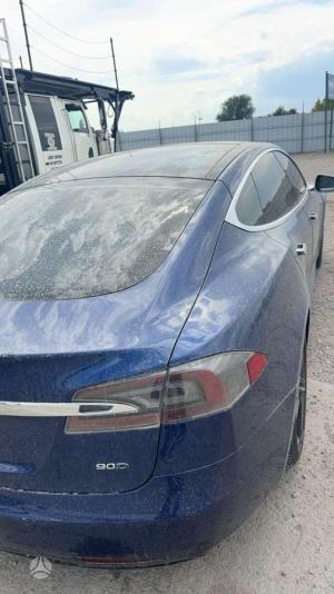 Grey Tesla Model S 2015 in Taurage, with an engine capacity of 0.00 L and mileage of 184 thousand km for 12250 €, photo 20 on AUTOMOTO.COM.LV