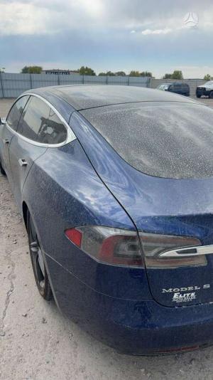 Grey Tesla Model S 2015 in Taurage, with an engine capacity of 0.00 L and mileage of 184 thousand km for 12250 €, photo 21 on AUTOMOTO.COM.LV