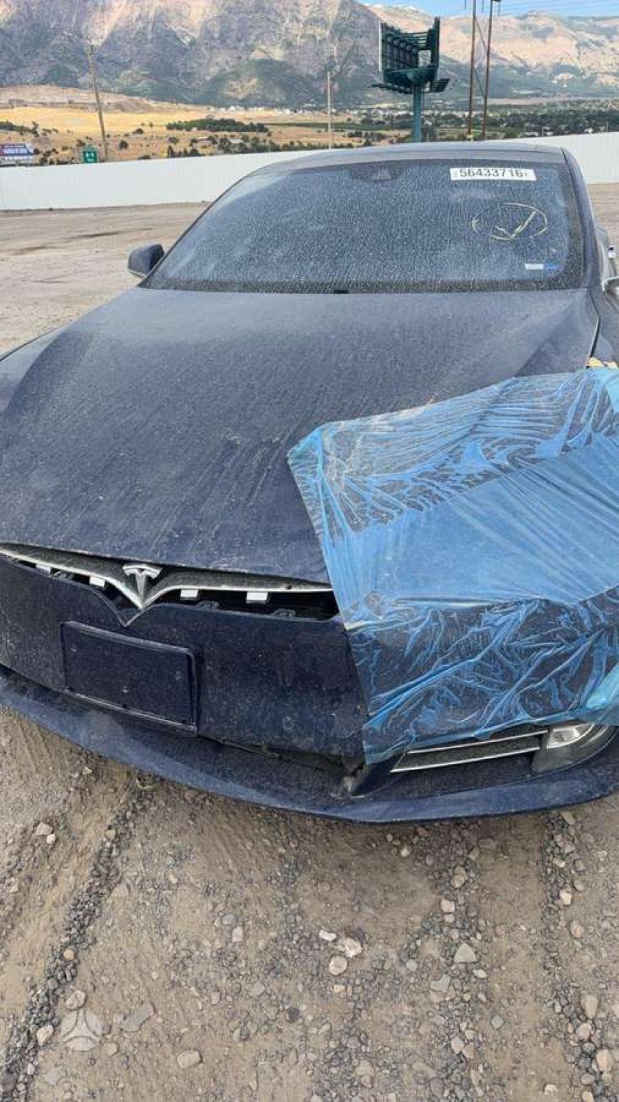 Grey Tesla Model S 2015 in Taurage, with an engine capacity of 0.00 L and mileage of 184 thousand km for 12250 €, photo 23 on AUTOMOTO.COM.LV