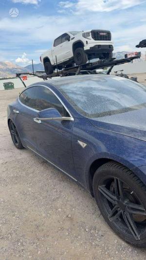 Grey Tesla Model S 2015 in Taurage, with an engine capacity of 0.00 L and mileage of 184 thousand km for 12250 €, photo 24 on AUTOMOTO.COM.LV