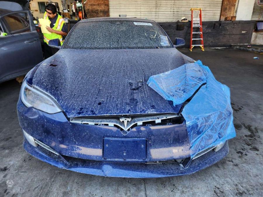 Grey Tesla Model S 2015 in Taurage, with an engine capacity of 0.00 L and mileage of 184 thousand km for 12250 €, photo 25 on AUTOMOTO.COM.LV
