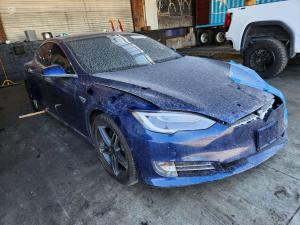Grey Tesla Model S 2015 in Taurage, with an engine capacity of 0.00 L and mileage of 184 thousand km for 12250 €, photo 26 on AUTOMOTO.COM.LV