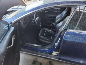 Grey Tesla Model S 2015 in Taurage, with an engine capacity of 0.00 L and mileage of 184 thousand km for 12250 €, photo 28 on AUTOMOTO.COM.LV