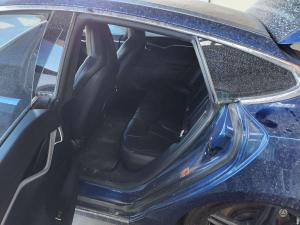 Grey Tesla Model S 2015 in Taurage, with an engine capacity of 0.00 L and mileage of 184 thousand km for 12250 €, photo 29 on AUTOMOTO.COM.LV