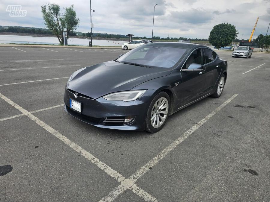 Grey Tesla Model S 2016 in Kaunas, with an engine capacity of 0.00 L and mileage of 154 thousand km for 13000 €, photo 1 on AUTOMOTO.COM.LV