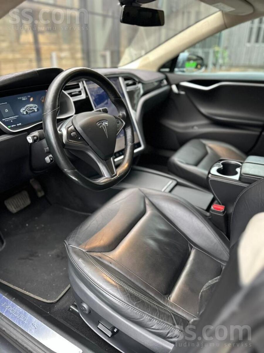 Pelēks Tesla Model S 2016 Rīga, ar dzinēja tilpumu 0.00 L un nobraukumu 148 tūkst. km par 16990 €, foto 10 vietnē AUTOMOTO.COM.LV