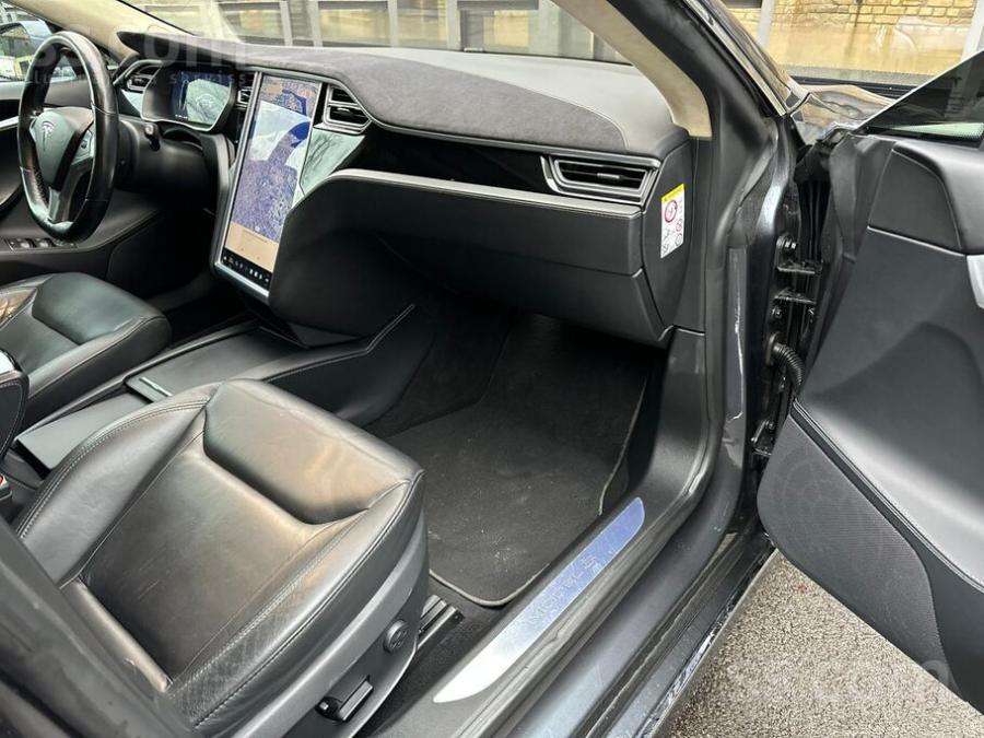 Pelēks Tesla Model S 2016 Rīga, ar dzinēja tilpumu 0.00 L un nobraukumu 148 tūkst. km par 16990 €, foto 14 vietnē AUTOMOTO.COM.LV