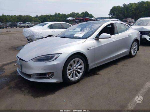 Grey Tesla Model S 2016 in Klaipeda, with an engine capacity of 0.00 L and mileage of 112 thousand km for 3075 €, photo 2 on AUTOMOTO.COM.LV