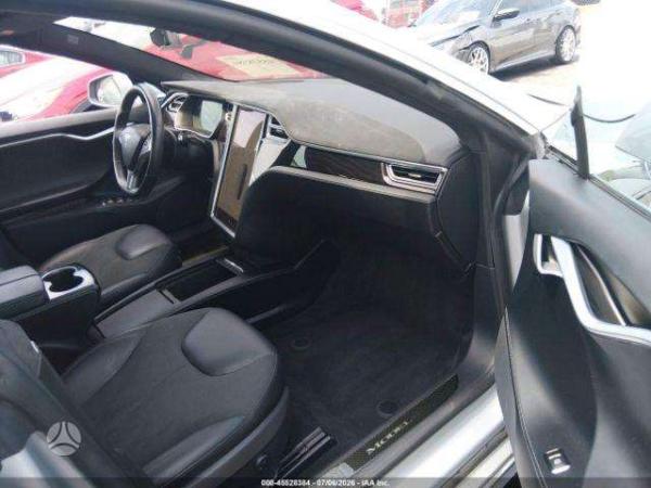 Grey Tesla Model S 2016 in Klaipeda, with an engine capacity of 0.00 L and mileage of 112 thousand km for 3075 €, photo 5 on AUTOMOTO.COM.LV