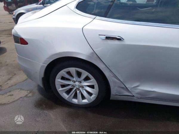 Grey Tesla Model S 2016 in Klaipeda, with an engine capacity of 0.00 L and mileage of 112 thousand km for 3075 €, photo 6 on AUTOMOTO.COM.LV