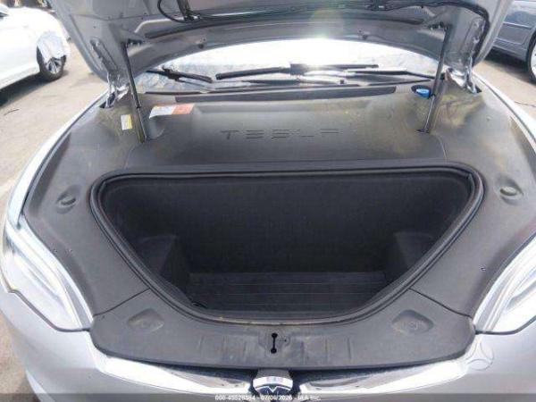 Grey Tesla Model S 2016 in Klaipeda, with an engine capacity of 0.00 L and mileage of 112 thousand km for 3075 €, photo 10 on AUTOMOTO.COM.LV