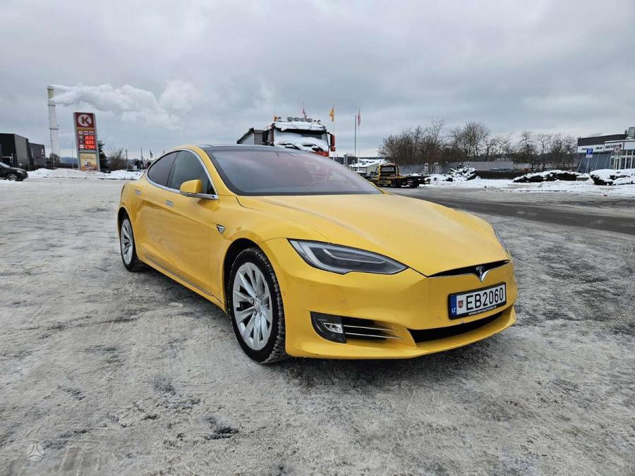 Grey Tesla Model S 2017 in Vilnius, with an engine capacity of 0.00 L and mileage of 144 thousand km for 19999 €, photo 6 on AUTOMOTO.COM.LV