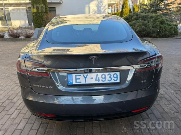 Grey Tesla Model S 2017 in Jurmala, with an engine capacity of 0.00 L and mileage of 96 thousand km for 20000 €, photo 4 on AUTOMOTO.COM.LV