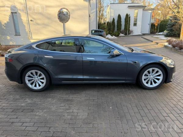 Grey Tesla Model S 2017 in Jurmala, with an engine capacity of 0.00 L and mileage of 96 thousand km for 20000 €, photo 6 on AUTOMOTO.COM.LV