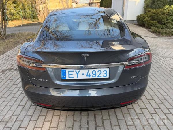 Grey Tesla Model S 2017 in Jurmala, with an engine capacity of 0.00 L and mileage of 168 thousand km for 16999 €, photo 8 on AUTOMOTO.COM.LV