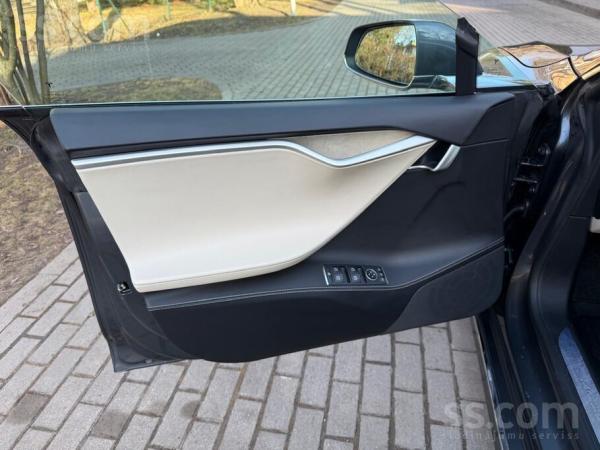 Grey Tesla Model S 2017 in Jurmala, with an engine capacity of 0.00 L and mileage of 168 thousand km for 16999 €, photo 9 on AUTOMOTO.COM.LV